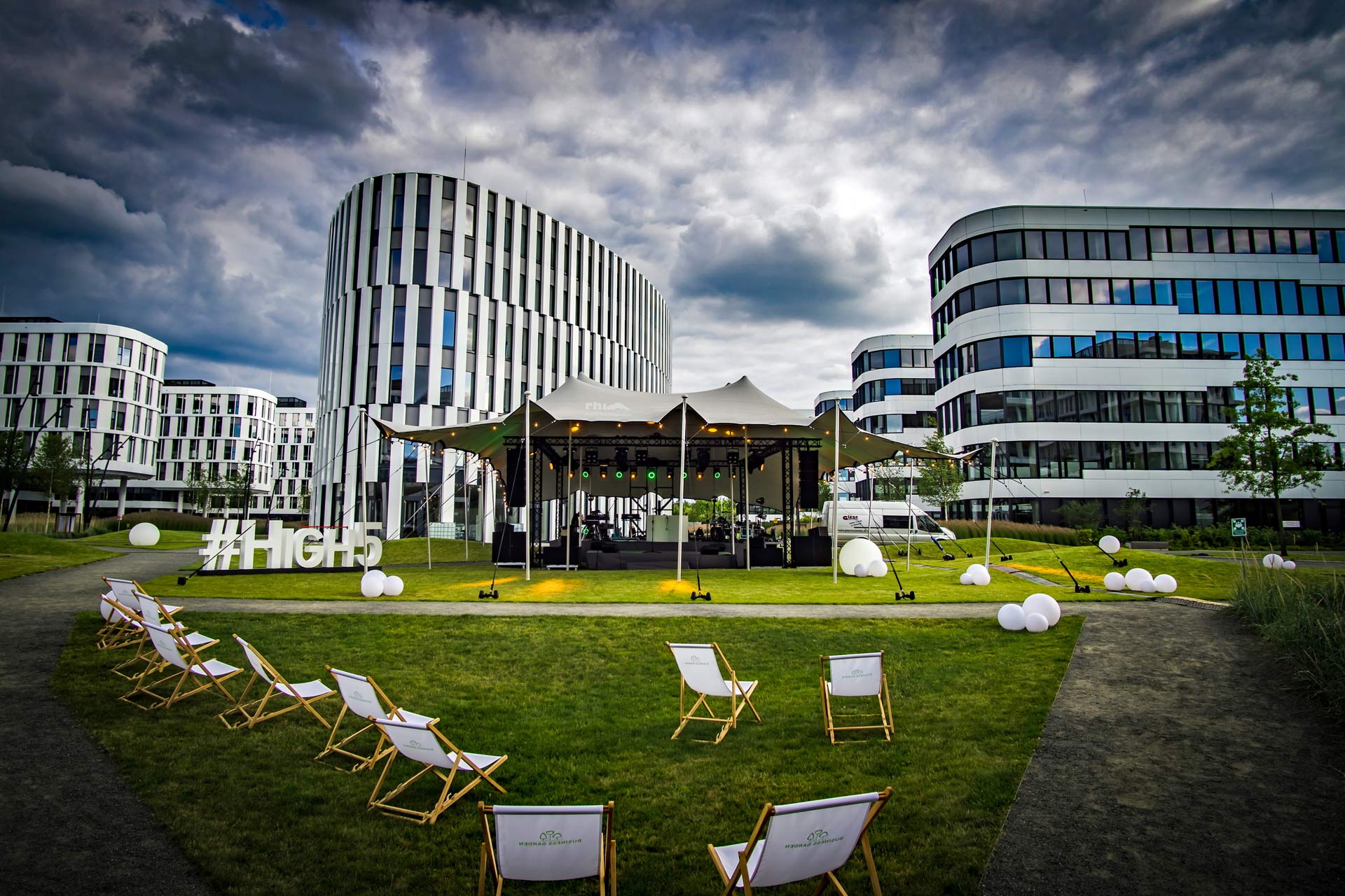 Ukoo Group | Distributeur Exclusif des Tentes Stretch RHI®